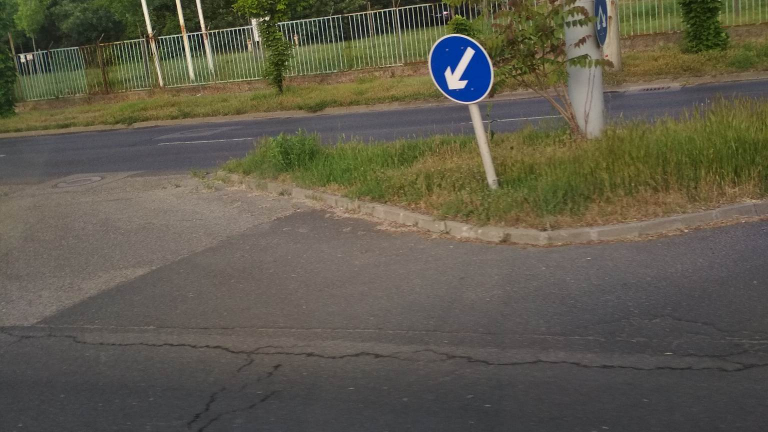 Forgalom irányító lámpa kikapcsolva újra? - Járókelő.hu. Ha megosztod ...