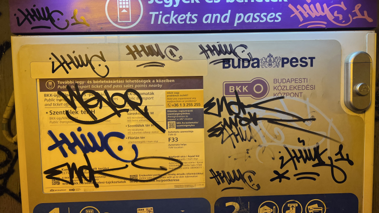 BKK automata képernyő zavar + graffiti - Járókelő.hu. Ha megosztod ...