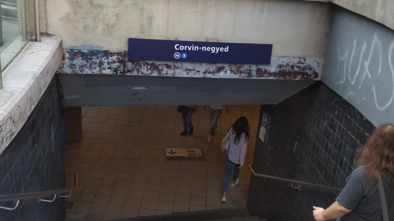 Graffiti - Corvin negyed M3 aluljáró lejárói - Járókelő.hu. Ha ...