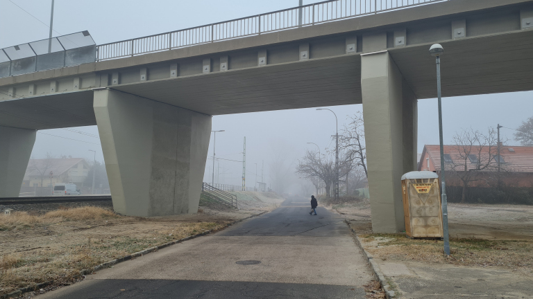 Gyalogos forgalmat nem biztosítja semmi sem - Járókelő.hu. Ha megosztod ...